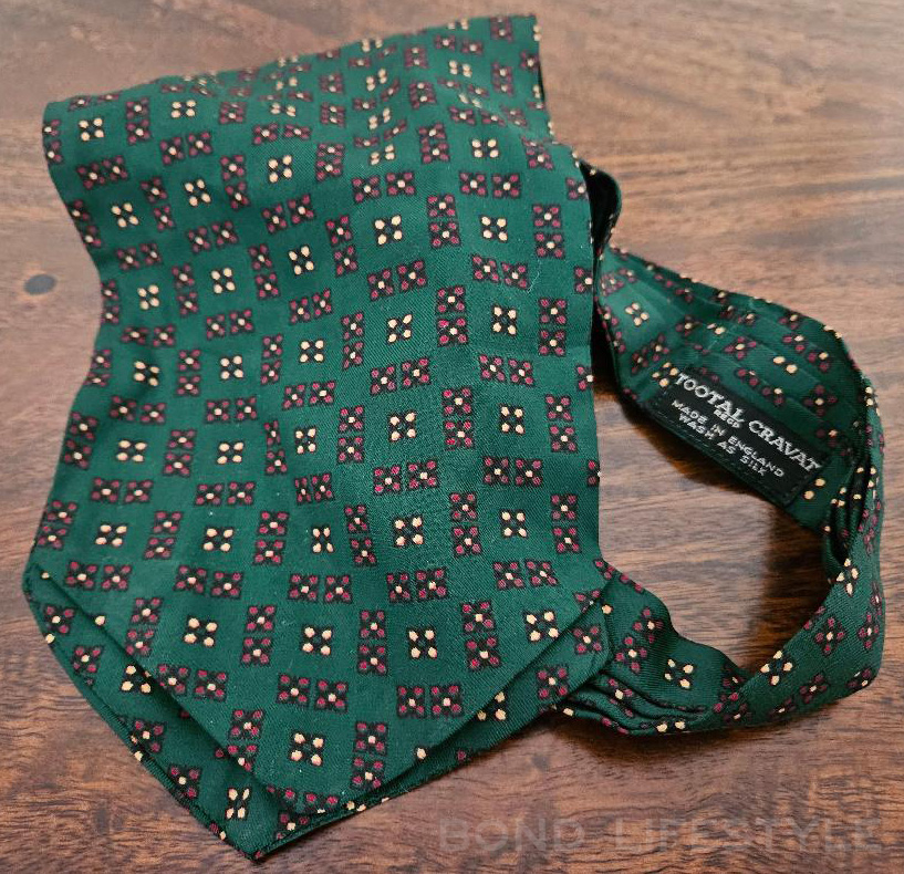 Tootal Green Cravat | Bond Lifestyle
